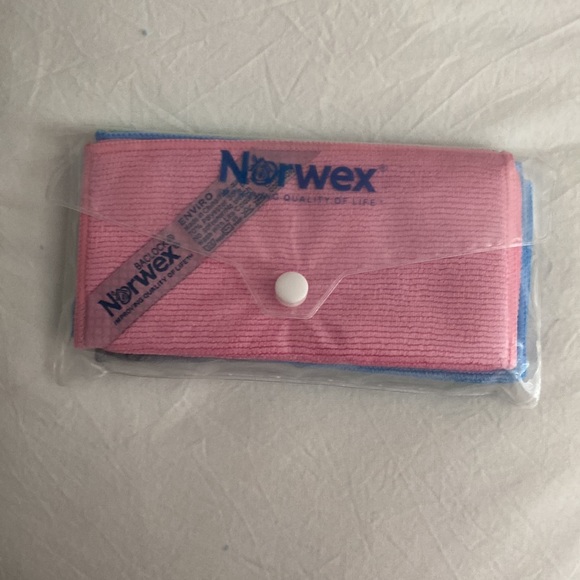 Norwex | Other | 4 Pack Travel Small Enviro Cloth Wbaclock Technology ...